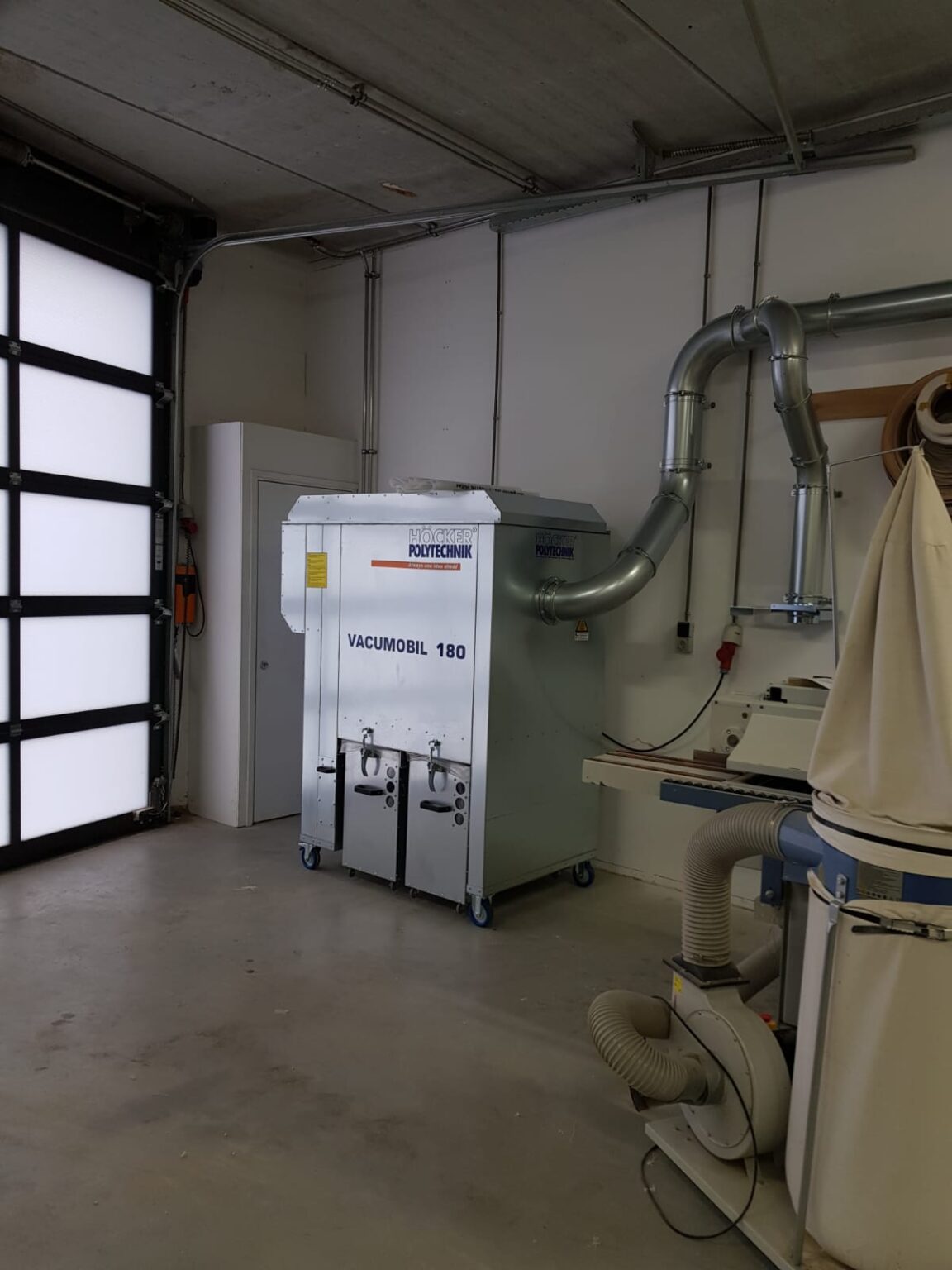 Nieuwe afzuiger........mooie aanwinst - Joep Schut